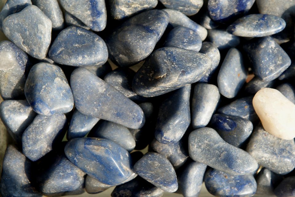 Quartzo Azul: Cristal da Serenidade e da Comunicação Clara – Loja WeMystic